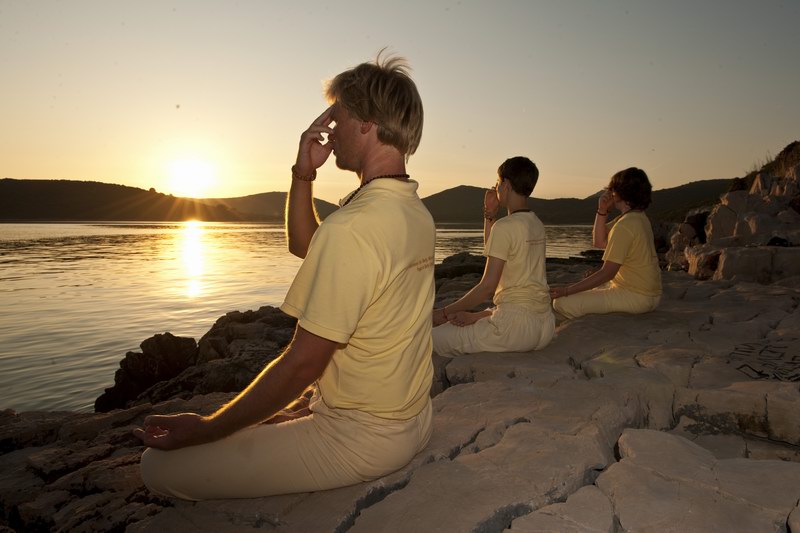 Sitali si sitkari pranayama pentru racorire in zilele toride