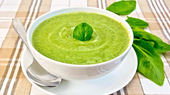 Supa raw vegana verde pentru chakra inimii